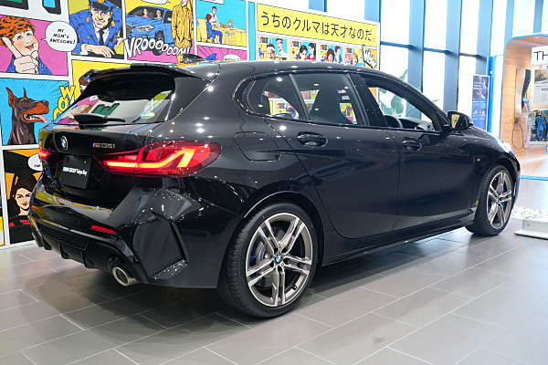 BMW M135i xドライブ ブラック BMW M135i xDrive : Black | Car and Moto in Japan