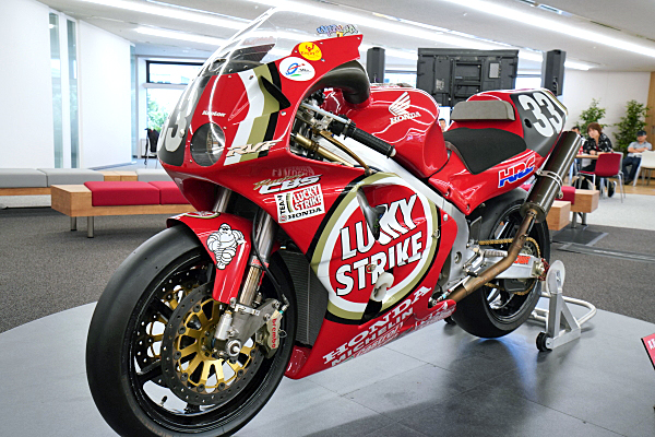 ホンダ RVF / RC45 1998 鈴鹿8耐 Honda RVF / RC45 1998 Suzuka 8-Hours | Car and ...