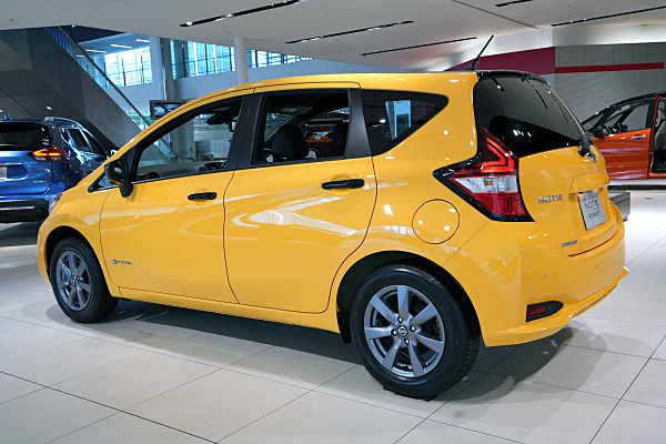 日産 ノート イー・パワー メダリスト ブラックアロー イエロー / ブラック Nissan Note e-POWER MEDALIST ...