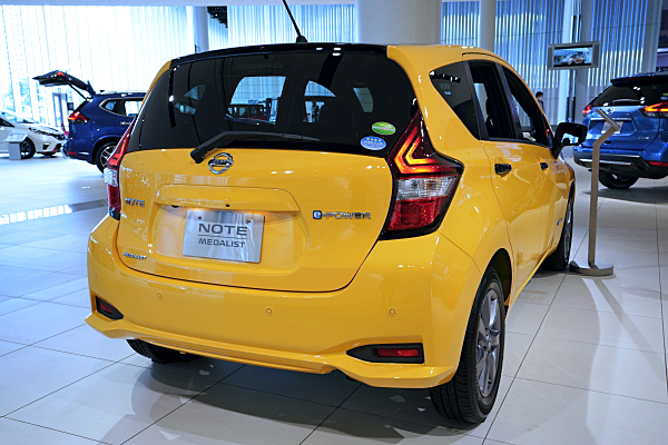 日産 ノート イー・パワー メダリスト ブラックアロー イエロー / ブラック Nissan Note e-POWER MEDALIST ...