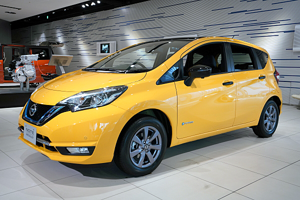 日産 ノート イー・パワー メダリスト ブラックアロー イエロー / ブラック Nissan Note e-POWER MEDALIST ...