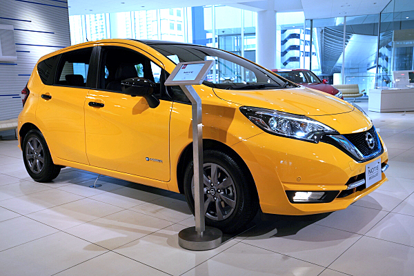 日産 ノート イー・パワー メダリスト ブラックアロー イエロー / ブラック Nissan Note e-POWER MEDALIST ...