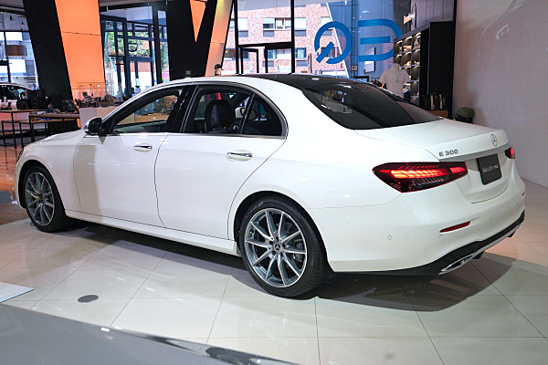 メルセデス・ベンツ E300 スポーツ ホワイト Mercedes-Benz E300 Sports : White | Car and ...