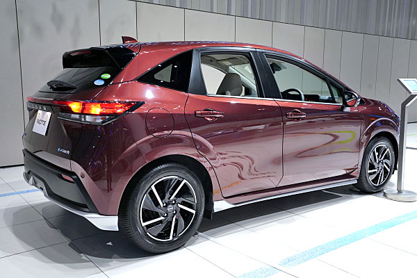 日産 ノート X エクステリアパッケージ レッド Nissan Note X Exterior Package : Red | Car and ...