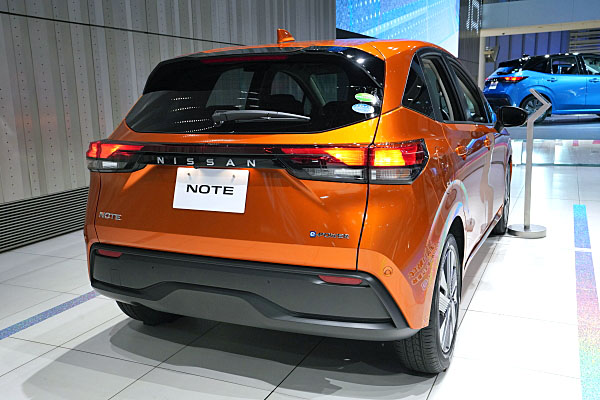 日産 ノート X オレンジ Nissan Note X : Orange | Car and Moto in Japan
