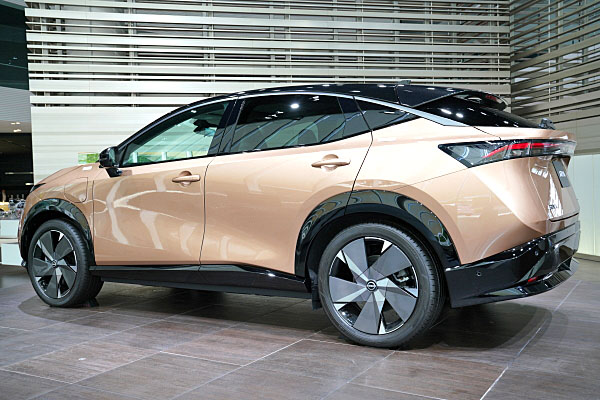 日産 アリア カッパー / ブラック Nissan ARIYA : Copper / Black | Car and Moto in Japan