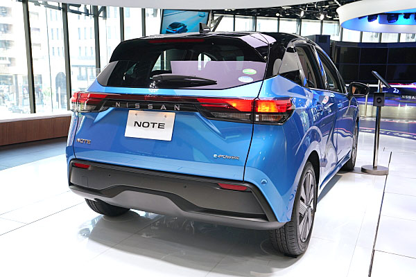 日産 ノート X ブルー / ブラック Nissan Note X : Blue / Black | Car and Moto in Japan
