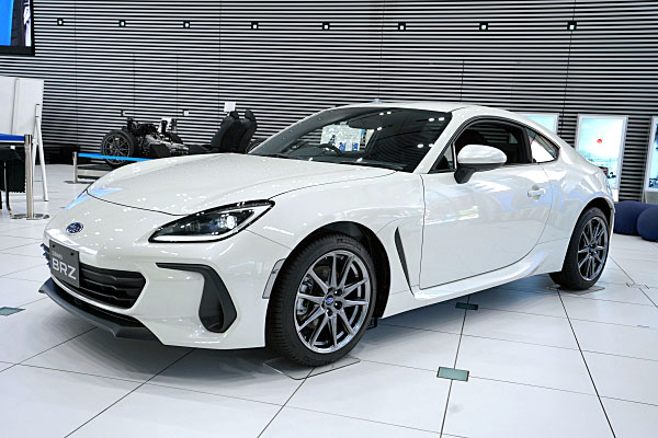スバル BRZ R ホワイト Subaru BRZ R : White | Car and Moto in Japan