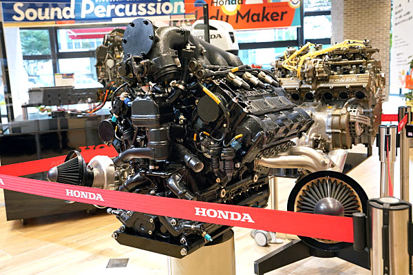 ホンダ F1エンジン RA168E & マクラーレン ホンダ MP4/4 1988 F1 Honda F1 Engine RA168E ...