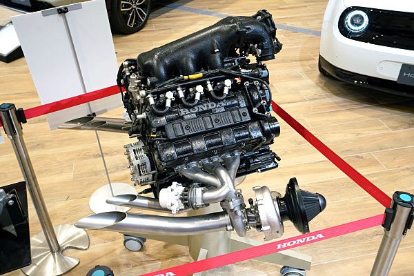 ホンダ F1エンジン RA168E & マクラーレン ホンダ MP4/4 1988 F1 Honda F1 Engine RA168E ...