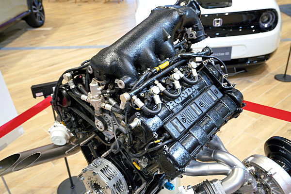 ホンダ F1エンジン RA168E & マクラーレン ホンダ MP4/4 1988 F1 Honda F1 Engine RA168E ...