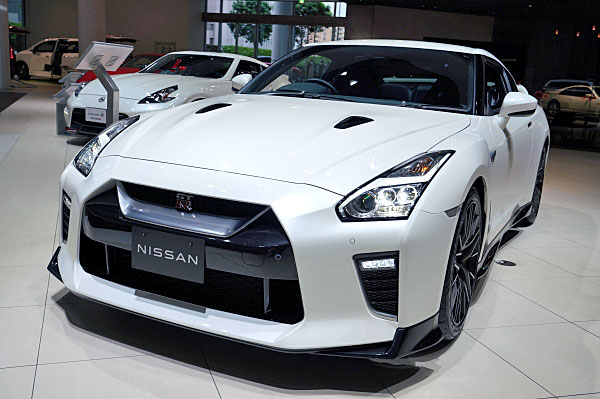 日産 GT-R ピュア エディション ホワイト Nissan GT-R Pure edition : White | Car and Moto ...
