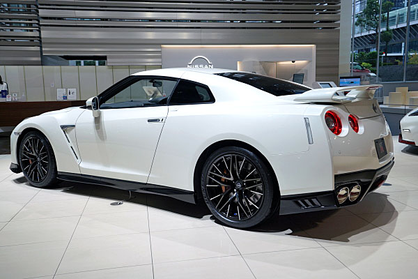 日産 GT-R ピュア エディション ホワイト Nissan GT-R Pure edition : White | Car and Moto ...