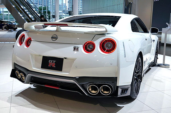 日産 GT-R ピュア エディション ホワイト Nissan GT-R Pure edition : White | Car and Moto ...