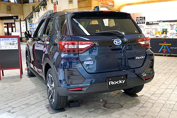 ダイハツ ロッキー プレミアム G HEV ブルー Daihatsu Rocky Premium G HEV : Blue | Car and ...