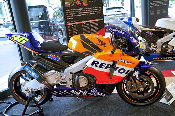 ホンダ RC211V 2002 モトGP #46 Honda RC211V 2002 MotoGP #46 | Car and Moto in ...