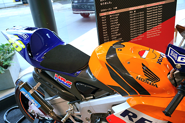 ホンダ RC211V 2002 モトGP #46 Honda RC211V 2002 MotoGP #46 | Car and Moto in ...