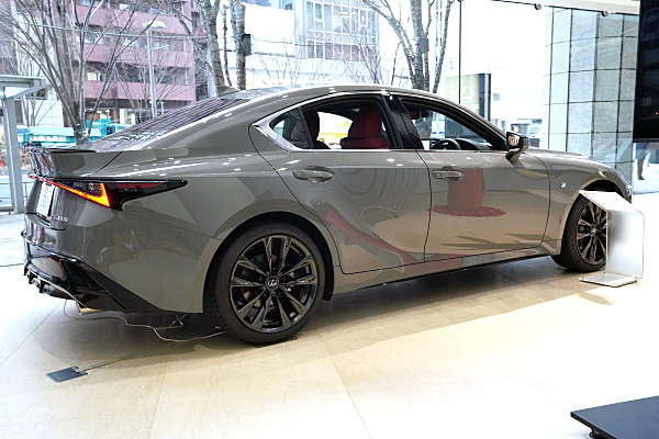 レクサス IS300h Fスポーツ グレー Lexus IS300h F Sport : Gray | Car and Moto in Japan