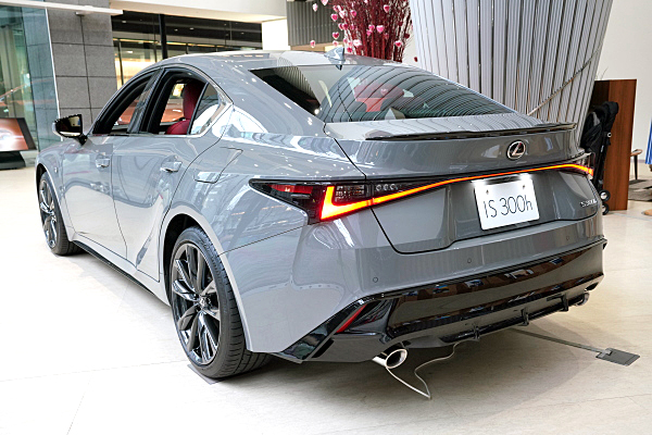 レクサス IS300h Fスポーツ グレー Lexus IS300h F Sport : Gray | Car and Moto in Japan