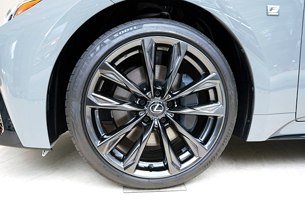 レクサス IS300h Fスポーツ グレー Lexus IS300h F Sport : Gray | Car and Moto in Japan