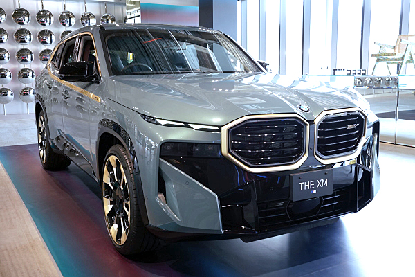 BMW XM ブルー BMW XM : Blue | Car and Moto in Japan