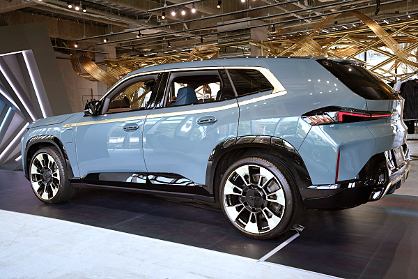 BMW XM ブルー BMW XM : Blue | Car and Moto in Japan