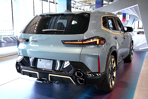 BMW XM ブルー BMW XM : Blue | Car and Moto in Japan