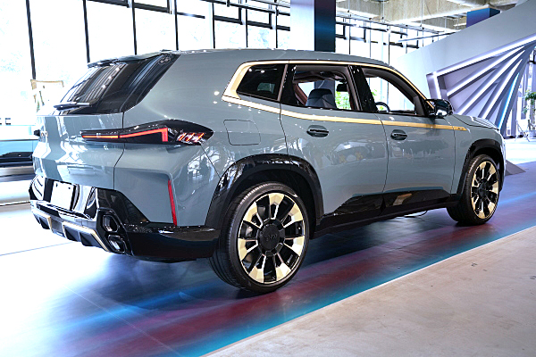 BMW XM ブルー BMW XM : Blue | Car and Moto in Japan