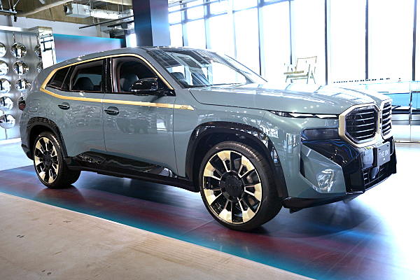 BMW XM ブルー BMW XM : Blue | Car and Moto in Japan