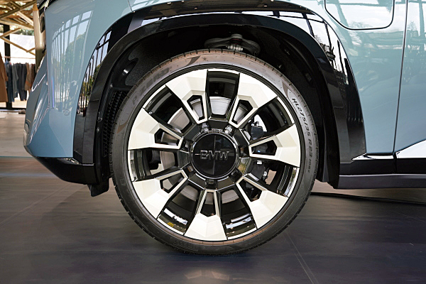 BMW XM ブルー BMW XM : Blue | Car and Moto in Japan