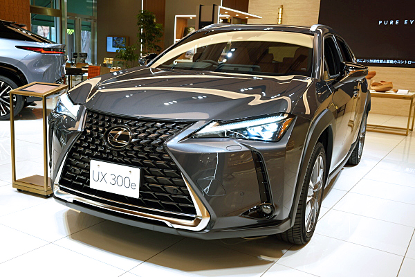 レクサス UX300e バージョン L グレー Lexus UX300e version L : Gray | Car and Moto in ...
