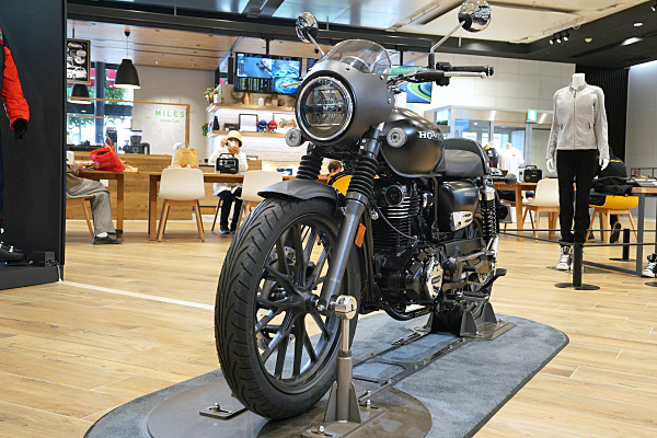 ホンダ GB350 マットブラック + 純正アクセサリー Honda GB350 : Matt Black + Accessories ...