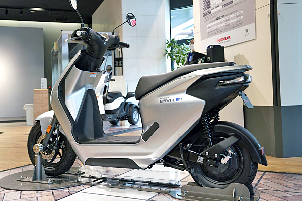 ホンダ EM1 e : シルバー Honda EM1 e : : Silver | Car and Moto in Japan