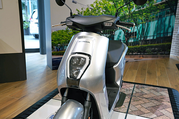 ホンダ EM1 e : シルバー Honda EM1 e : : Silver | Car and Moto in Japan