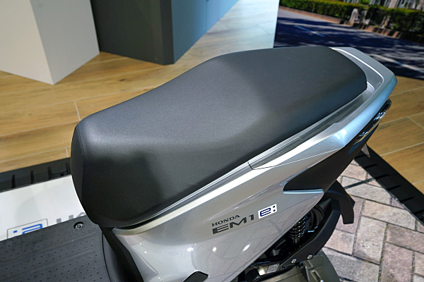 ホンダ EM1 e : シルバー Honda EM1 e : : Silver | Car and Moto in Japan