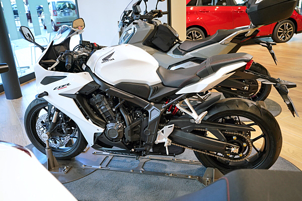 ホンダ CBR650R ホワイト Honda CBR650R : White | Car and Moto in Japan