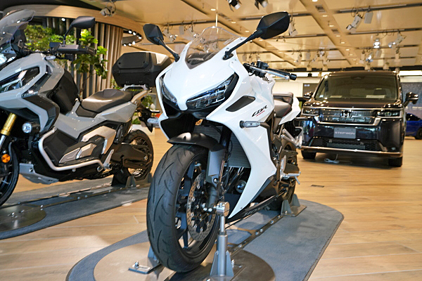 ホンダ CBR650R ホワイト Honda CBR650R : White | Car and Moto in Japan