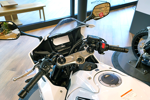ホンダ CBR650R ホワイト Honda CBR650R : White | Car and Moto in Japan
