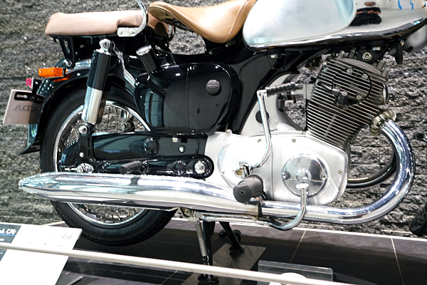 ホンダ ドリーム C70 1958 Honda Dream C70 1958 | Car and Moto in Japan