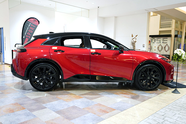 トヨタ クラウン スポーツ Z レッド / ブラック Toyota Crown SPORT Z : Red / Black | Car and ...