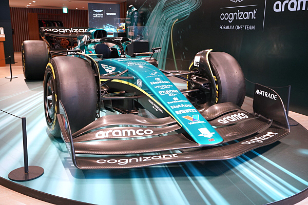 アストンマーティン F1 ショーカー Aston Matin F1 Show Car | Car and Moto in Japan