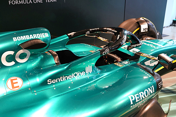 アストンマーティン F1 ショーカー Aston Matin F1 Show Car | Car and Moto in Japan