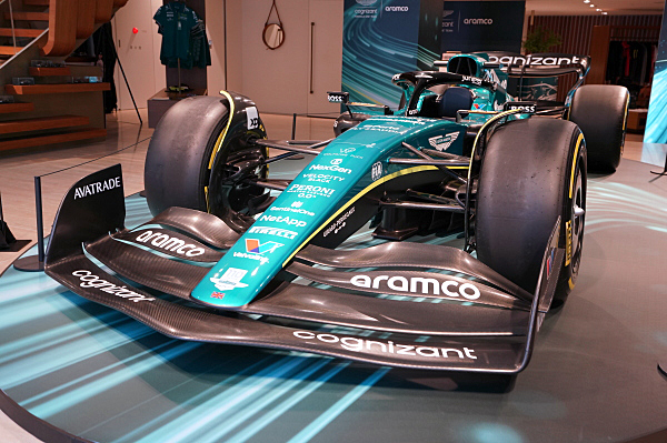 アストンマーティン F1 ショーカー Aston Matin F1 Show Car | Car and Moto in Japan