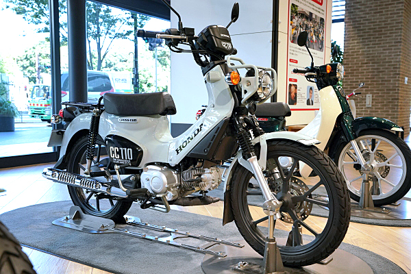 ホンダ クロスカブ 110 ブルー Honda Cross Cub 110 : Blue | Car and Moto in Japan