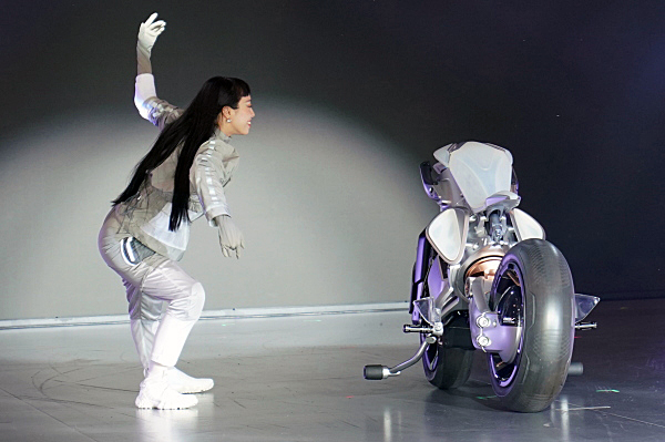 ヤマハ モトロイド2 (2) Yamaha MOTOROiD2 (2) | Car and Moto in Japan