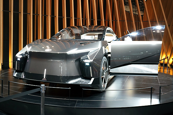 レクサス LF-ZL Lexus LF-ZL | Car and Moto in Japan