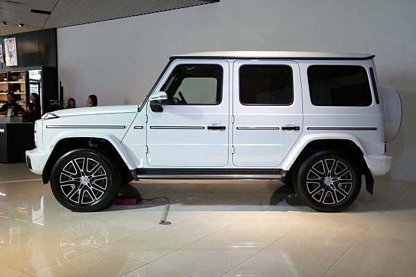 メルセデス・ベンツ G450d ローンチエディション ホワイト Mercedes-Benz G450d Launch Edition : White | Car and Moto in Japan
