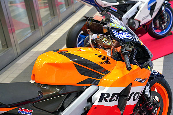 ホンダ RC211V 2003 モトGP #46 Honda RC211V 2003 MotoGP #46 | Car and Moto in ...
