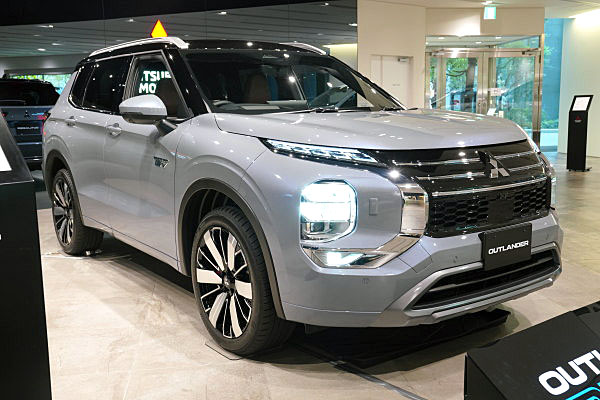 三菱 アウトランダー PHEV P エグゼクティブパッケージ グレー / ブラック Mitsubishi Outlander PHEV P Executive Package : Gray ...