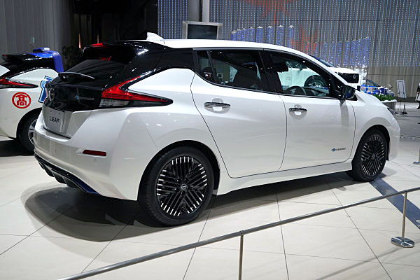 日産 リーフ 横浜DeNAベイスターズ エディション ホワイト Nissan Leaf Yokohama DeNA Baystars ...